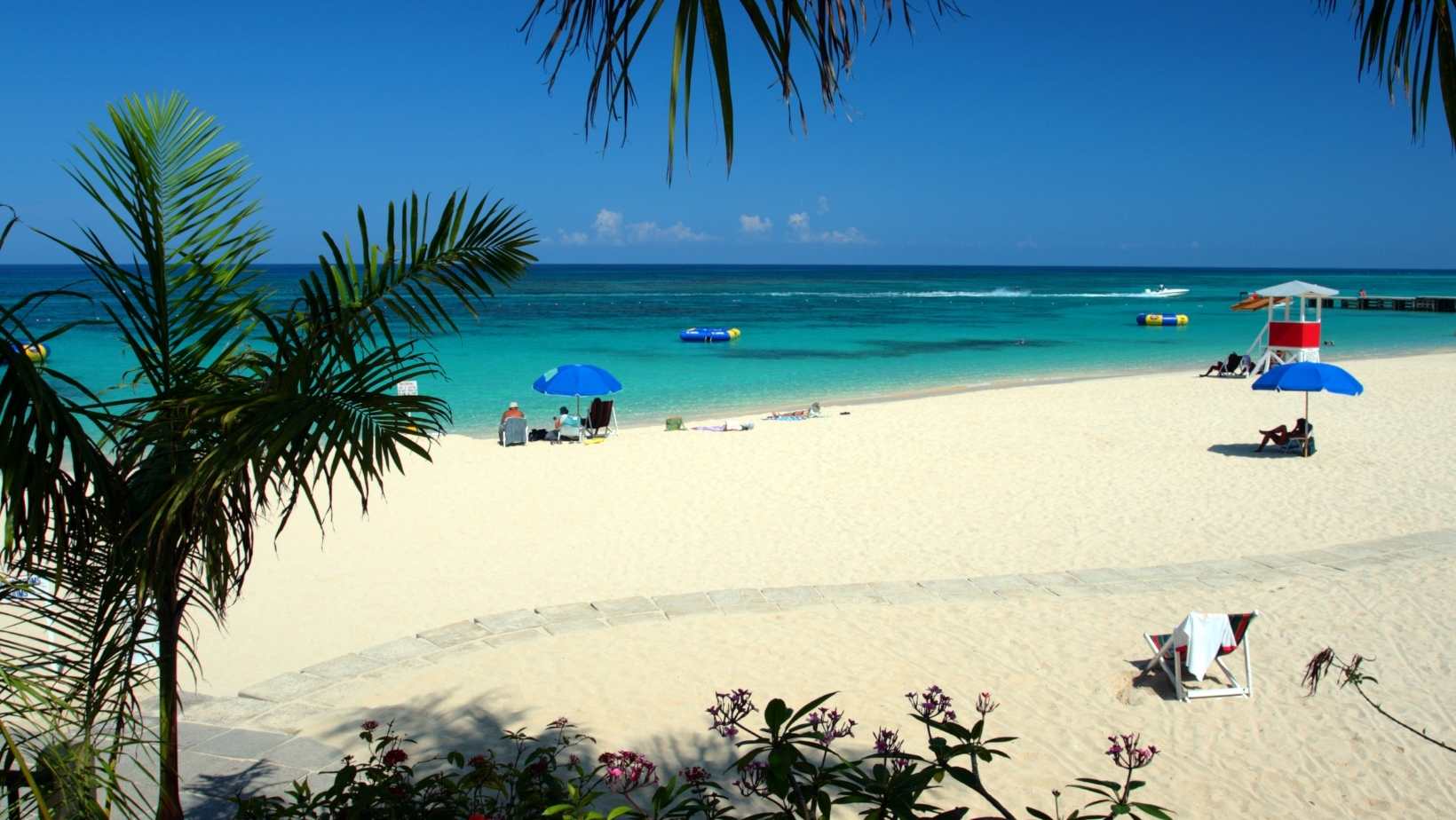 Buff Bay (Jamaica), Portland: cittadina costiera, attrazioni naturali