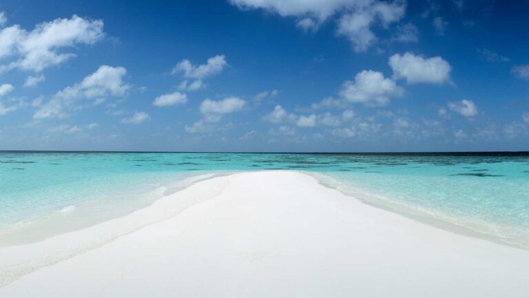 Hanimaadhoo (Maldive): isola abitata, spiagge, sport acquatici